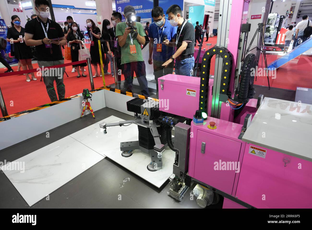 220821 -- BEIJING, Aug. 21, 2022 -- A tile-laying robot is on display ...