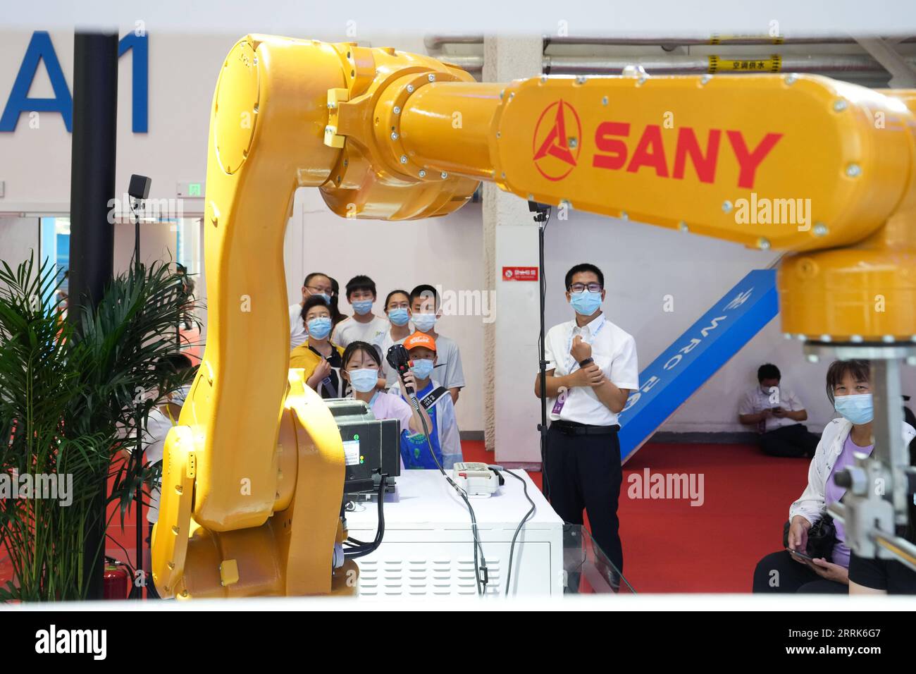220821 -- BEIJING, Aug. 21, 2022 -- A girl tries operating a robot at ...