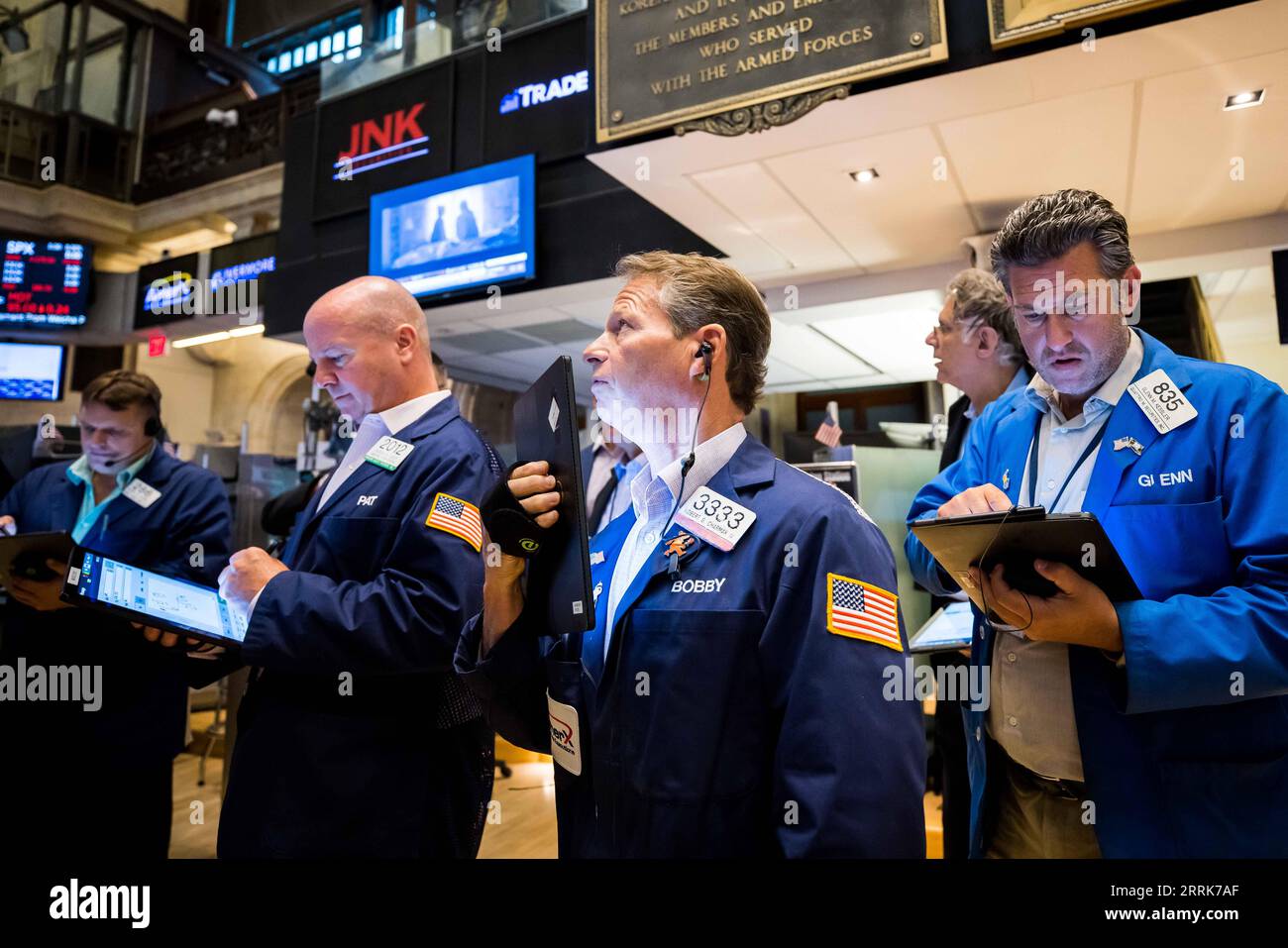 Dow jones drops hi-res stock photography and images - Alamy