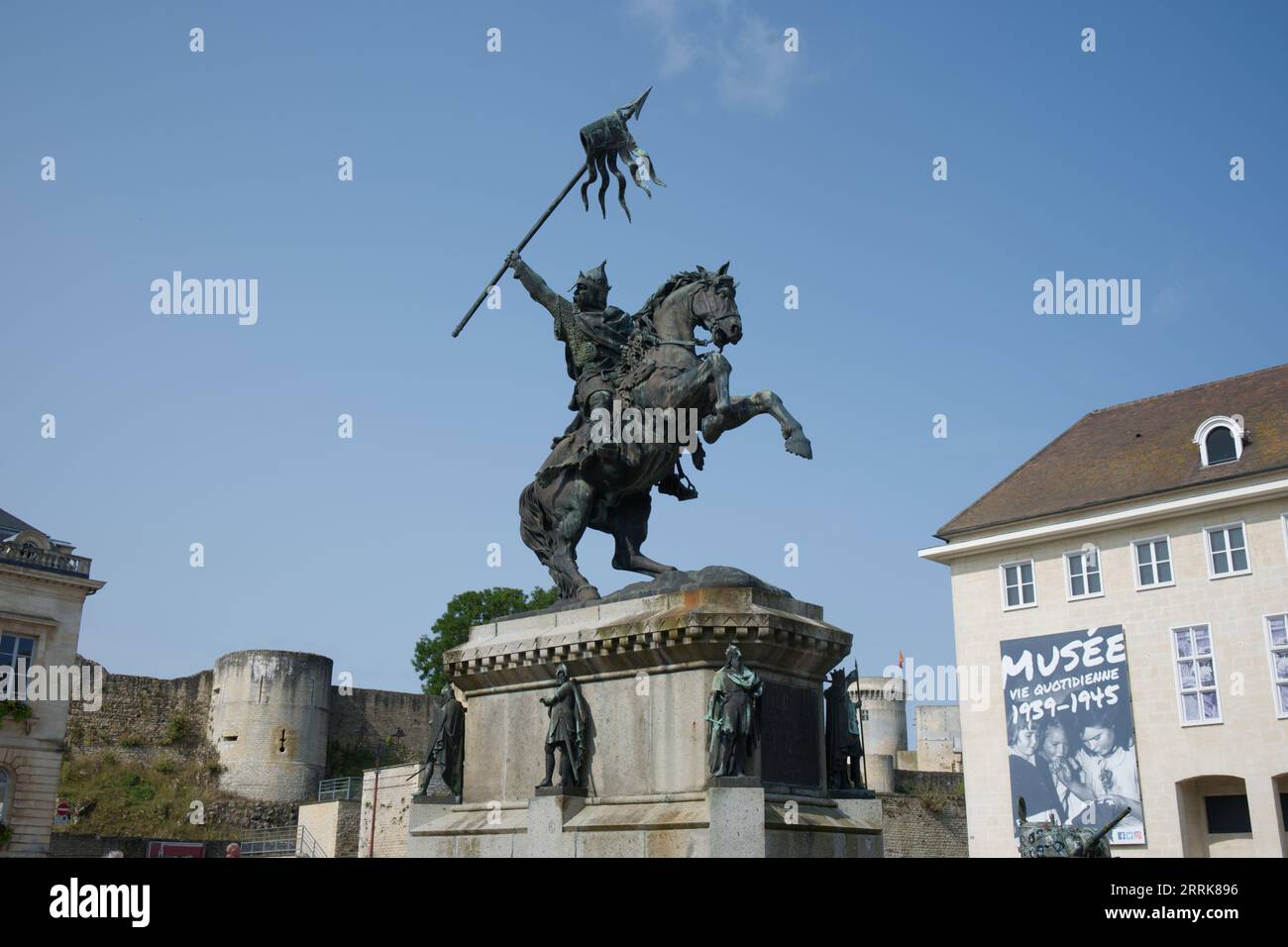Equestrian statue of william the conqueror hi-res stock photography and ...