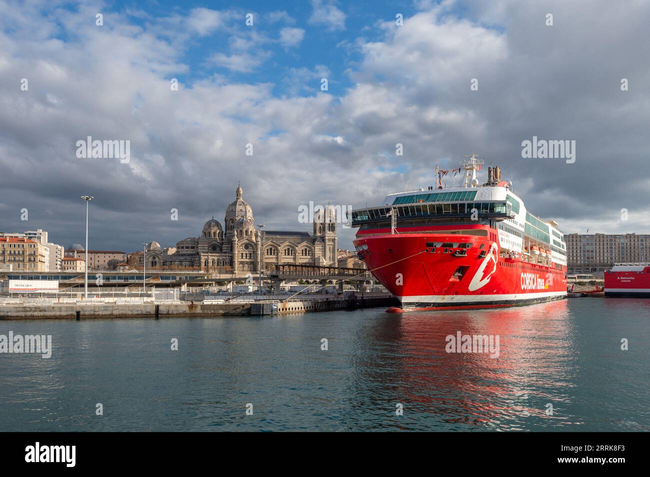 Línea de ferry hi-res stock photography and images - Alamy