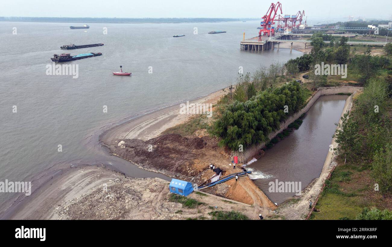China water pumping irrigation hi-res stock photography and images - Alamy
