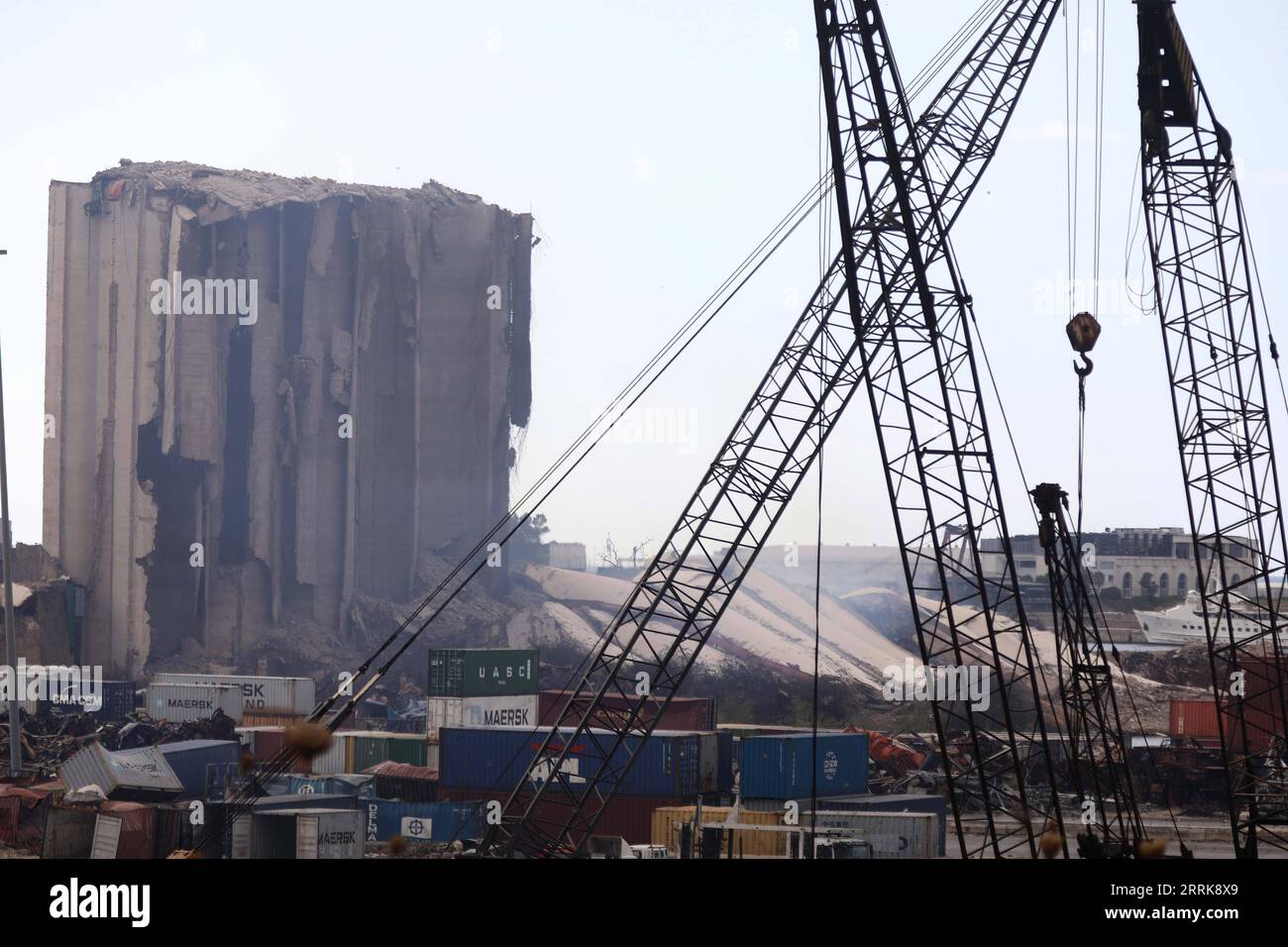 Falling silos hi-res stock photography and images - Alamy