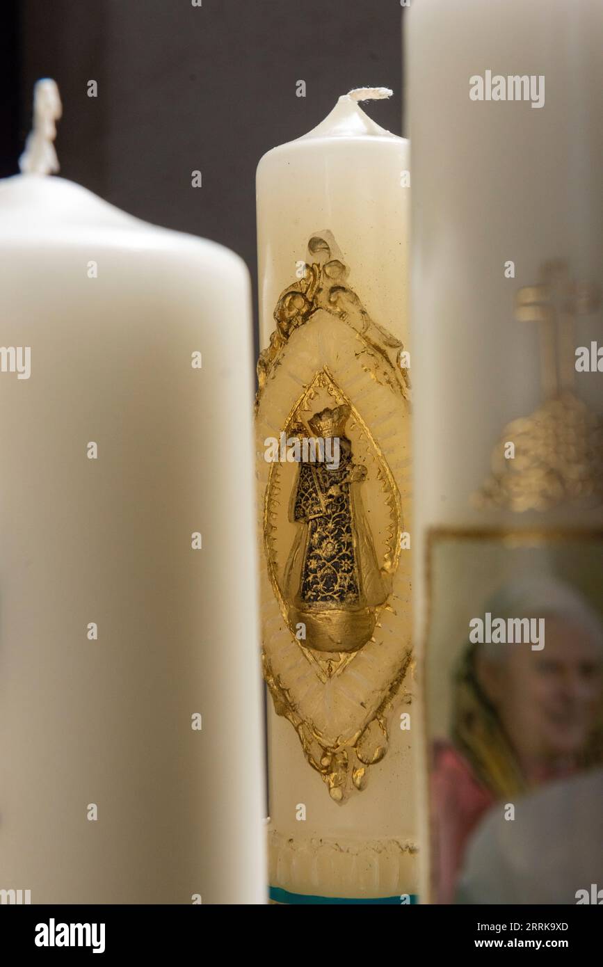 The offering church hi-res stock photography and images - Alamy