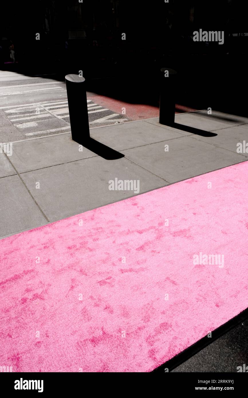 Big pink new york hi-res stock photography and images - Alamy