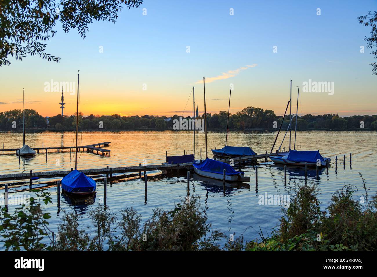Lying on stage hi-res stock photography and images - Alamy