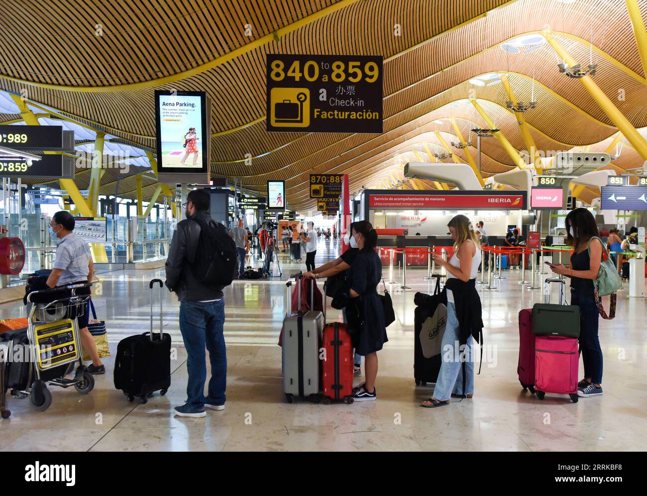 Iberia airlines cabin crew hi-res stock photography and images - Alamy
