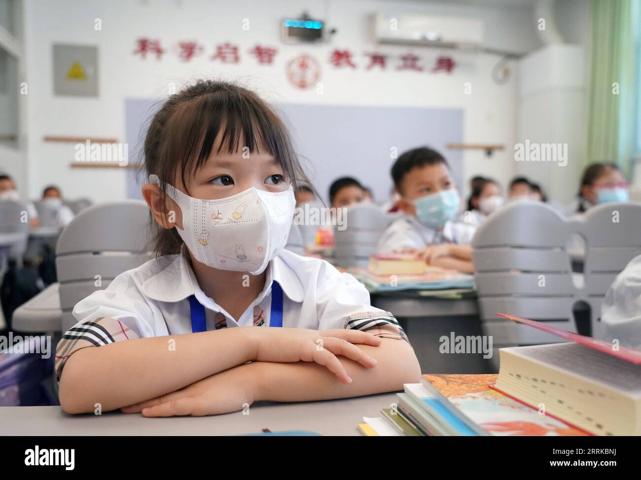 220831 -- BEIJING, Aug. 31, 2022 -- First grade students receive pre ...