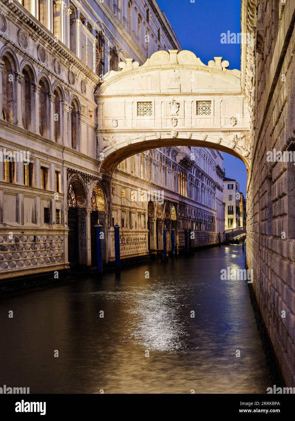 View over the Rio di Palazzo to the Bridge of Sighs, Venice Stock Photo ...