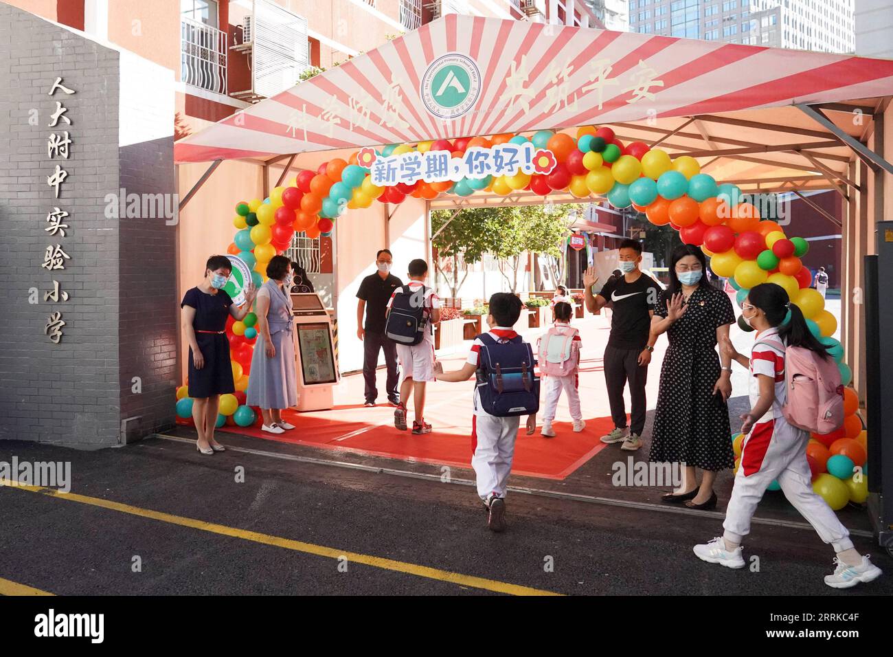 220901 -- BEIJING, Sept. 1, 2022 -- Students arrive at the Experimental ...