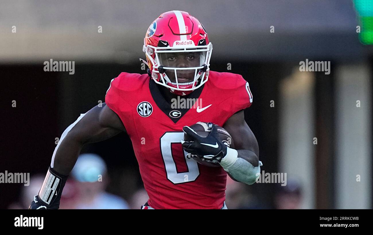 Georgia running back Roderick Robinson II (0) runs for a long gain ...