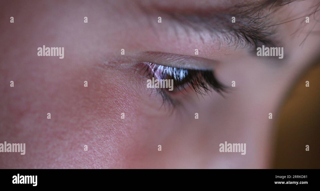Child tablet night eyes hi-res stock photography and images - Alamy