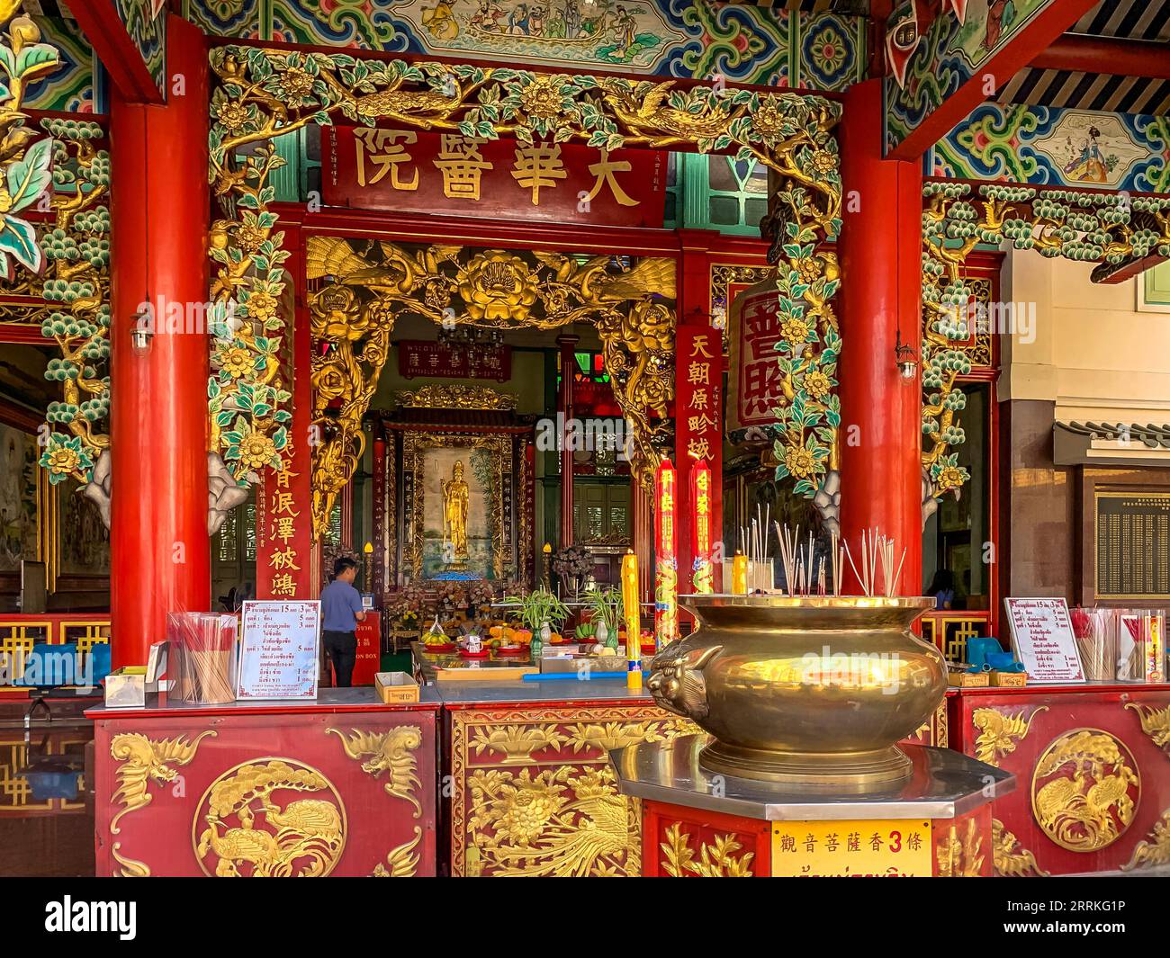 Guan Yin Shrine, 900 year old statue of Guan Yin, Chinese Goddess of ...