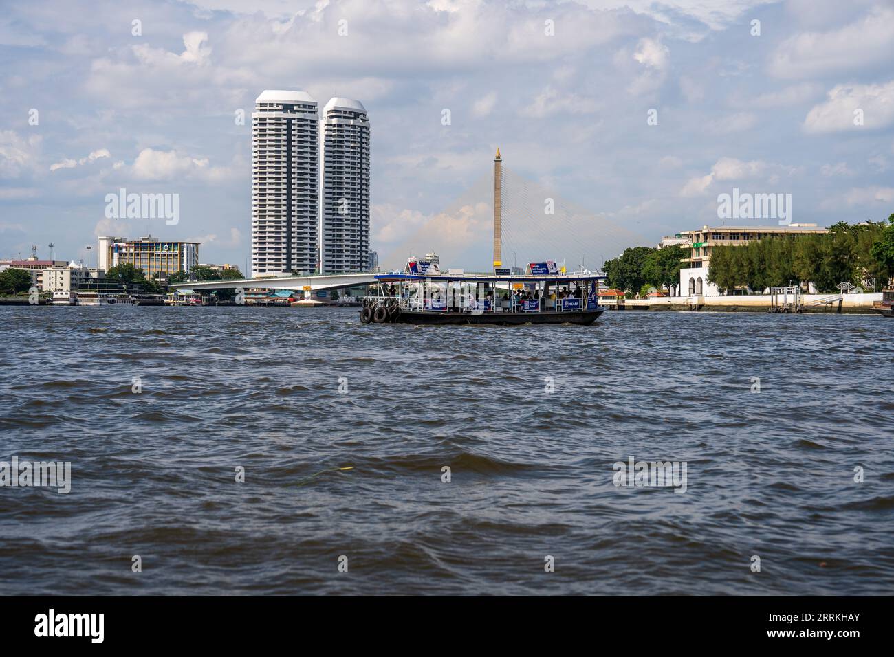 Ferry docking port front hi-res stock photography and images - Alamy