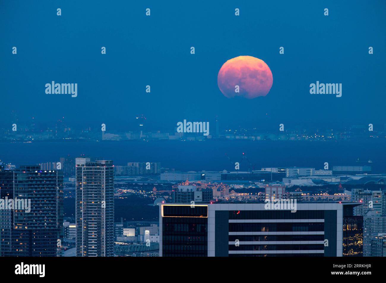 Japan tokyo ful hi-res stock photography and images - Alamy