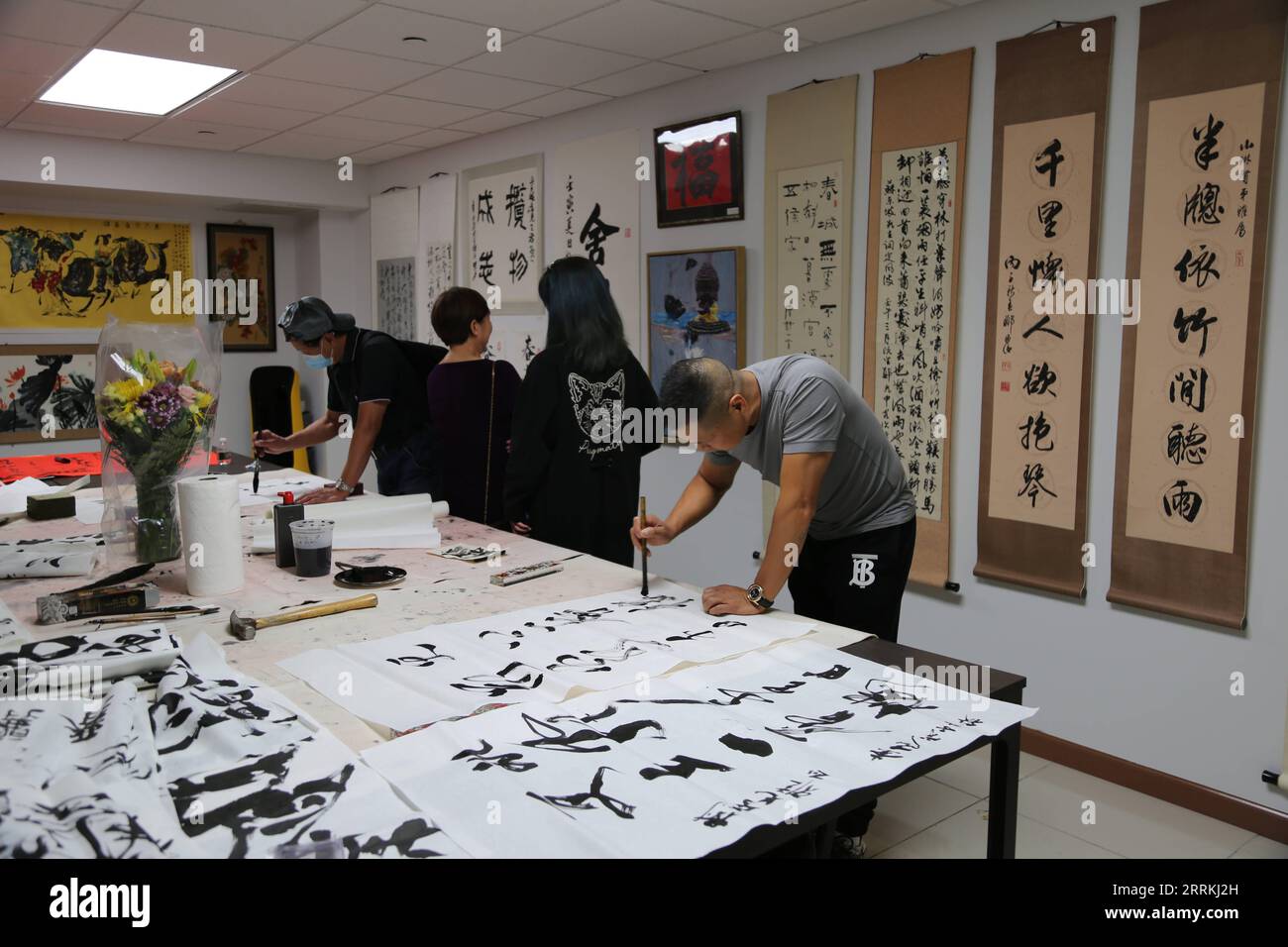 220910 -- NEW YORK, Sept. 10, 2022 -- Artists write Chinese calligraphy ...