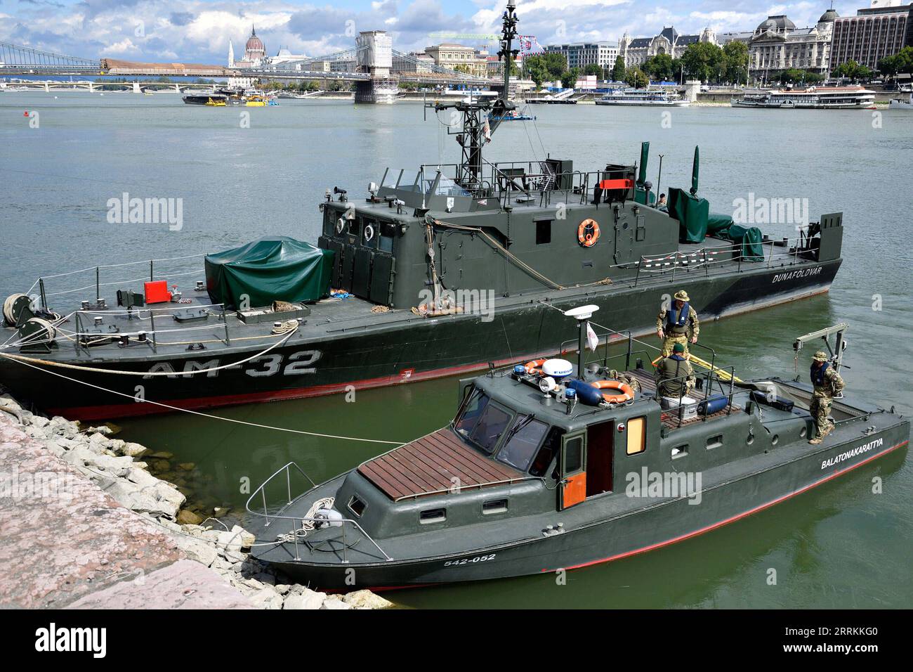 Budapest chain bridge in world war 2 hi-res stock photography and ...