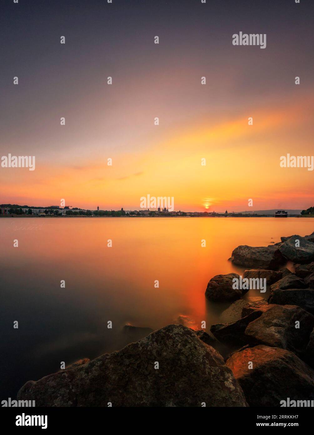 Beautiful riverside location hi-res stock photography and images - Alamy
