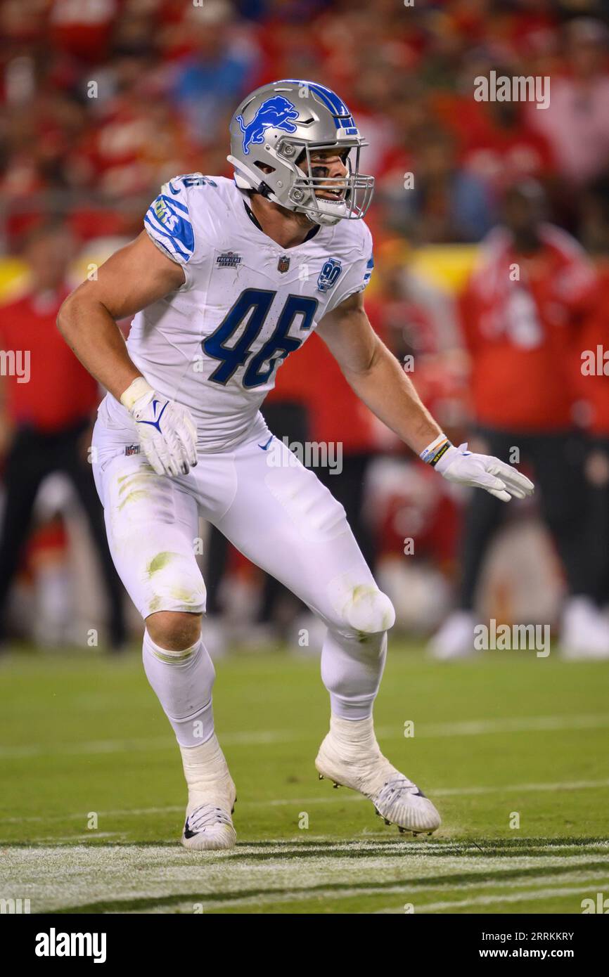 Detroit Lions linebacker Jack Campbell watches a play develop during ...
