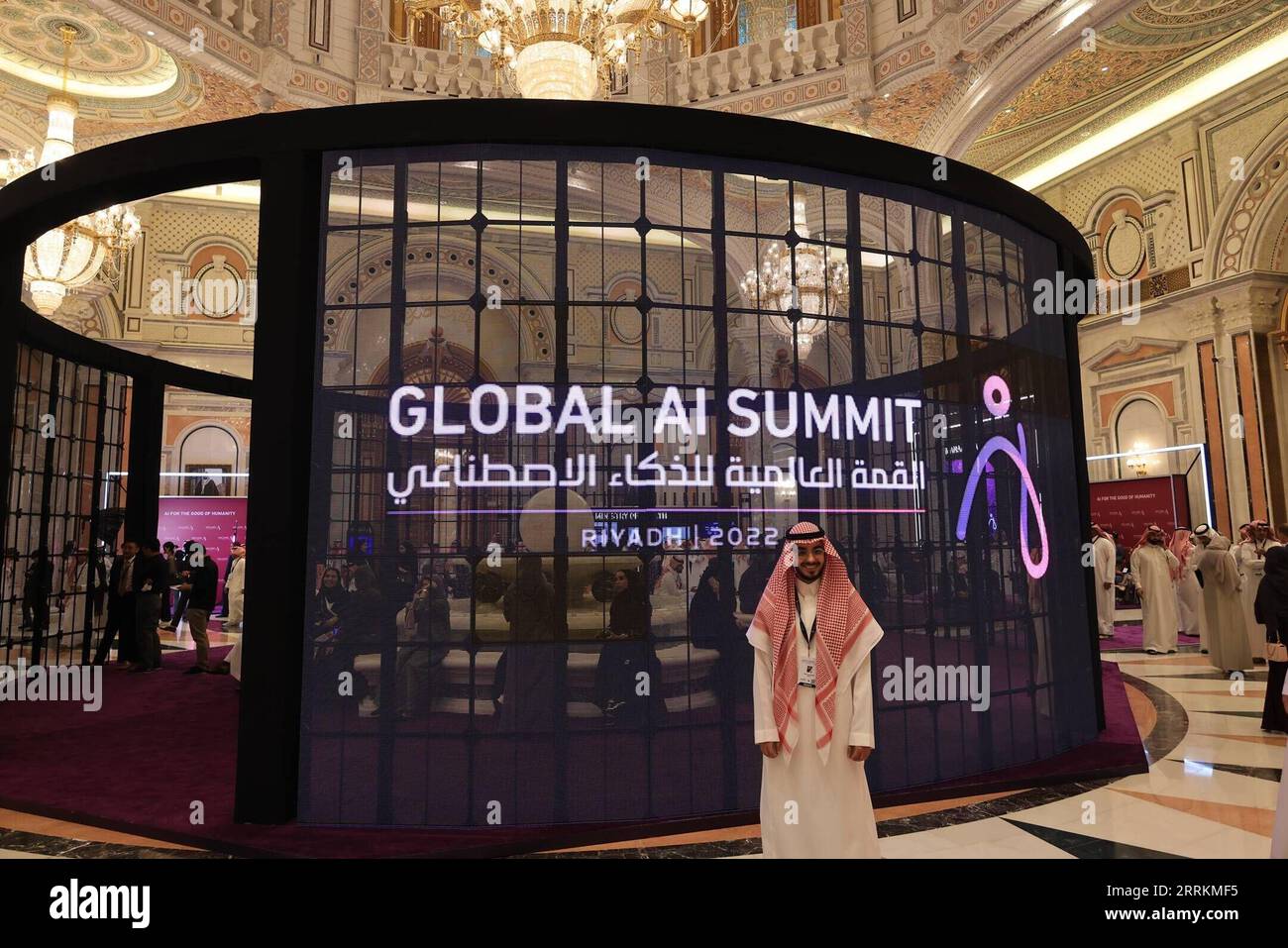 220913 -- RIYADH, Sept. 13, 2022 -- A man poses for photos in front of ...