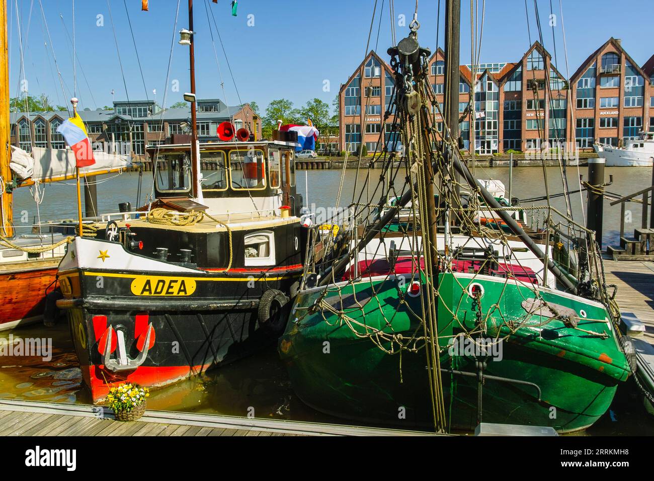 Multi company building hi-res stock photography and images - Alamy