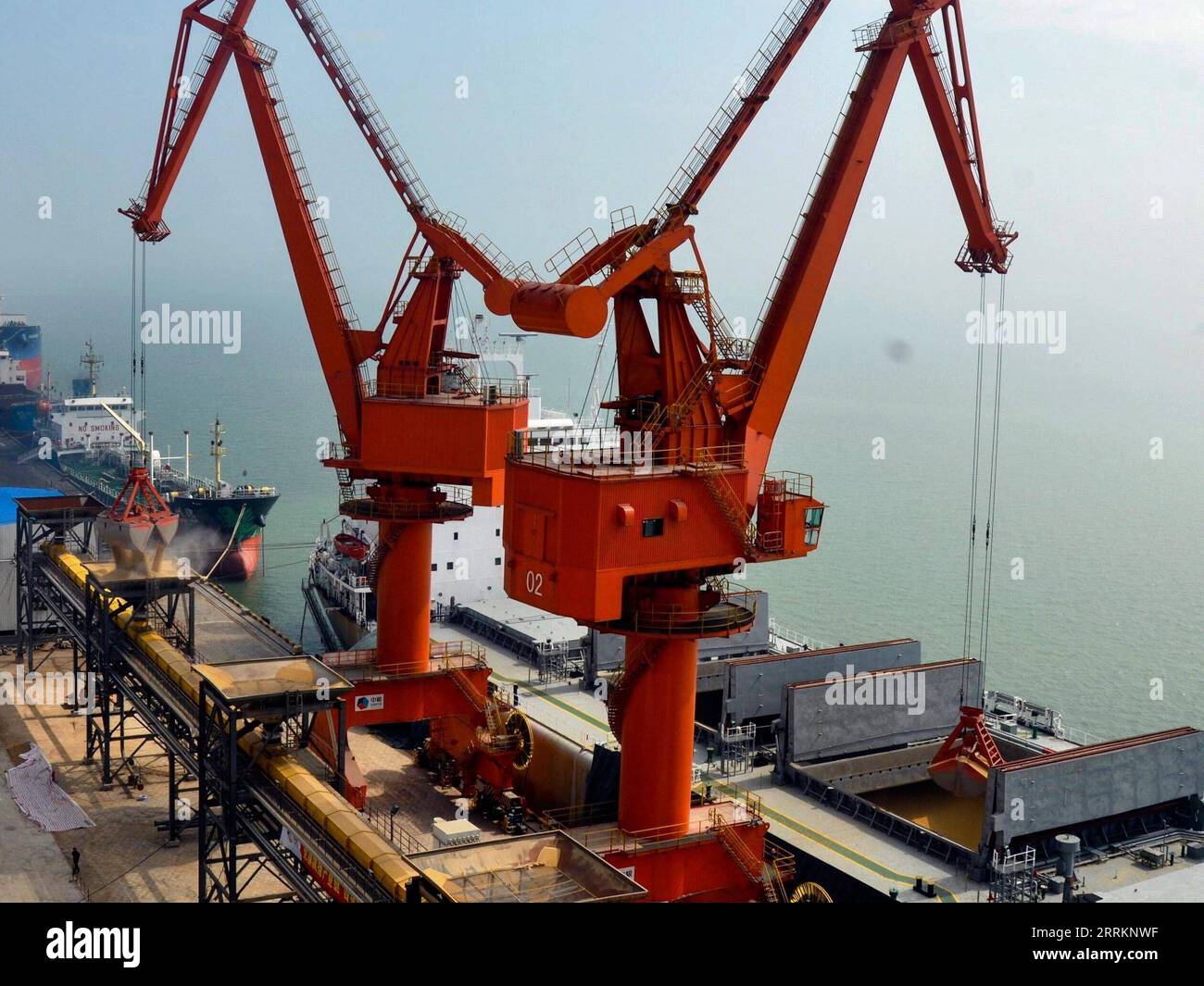 Automated ports hi-res stock photography and images - Alamy