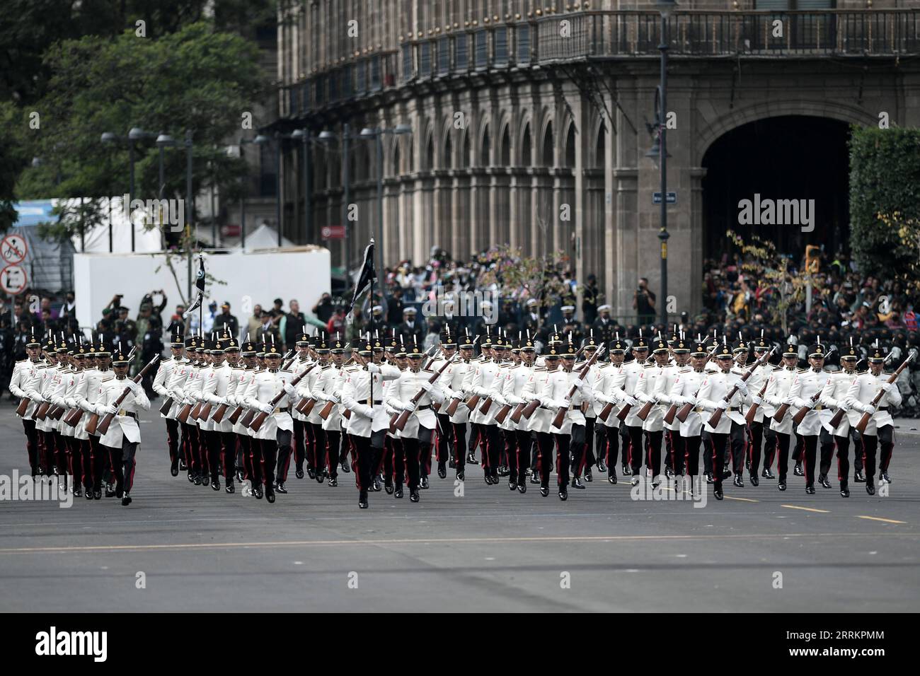 220917 -- MEXICO CITY, Sept. 17, 2022 -- Honour guards participate in ...