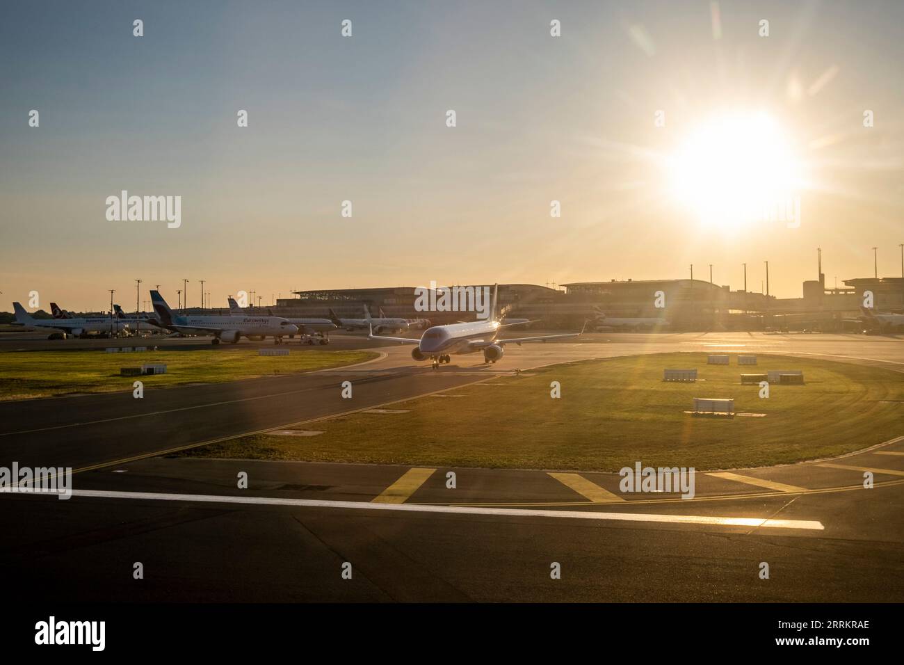 Hamburg airport hi-res stock photography and images - Alamy