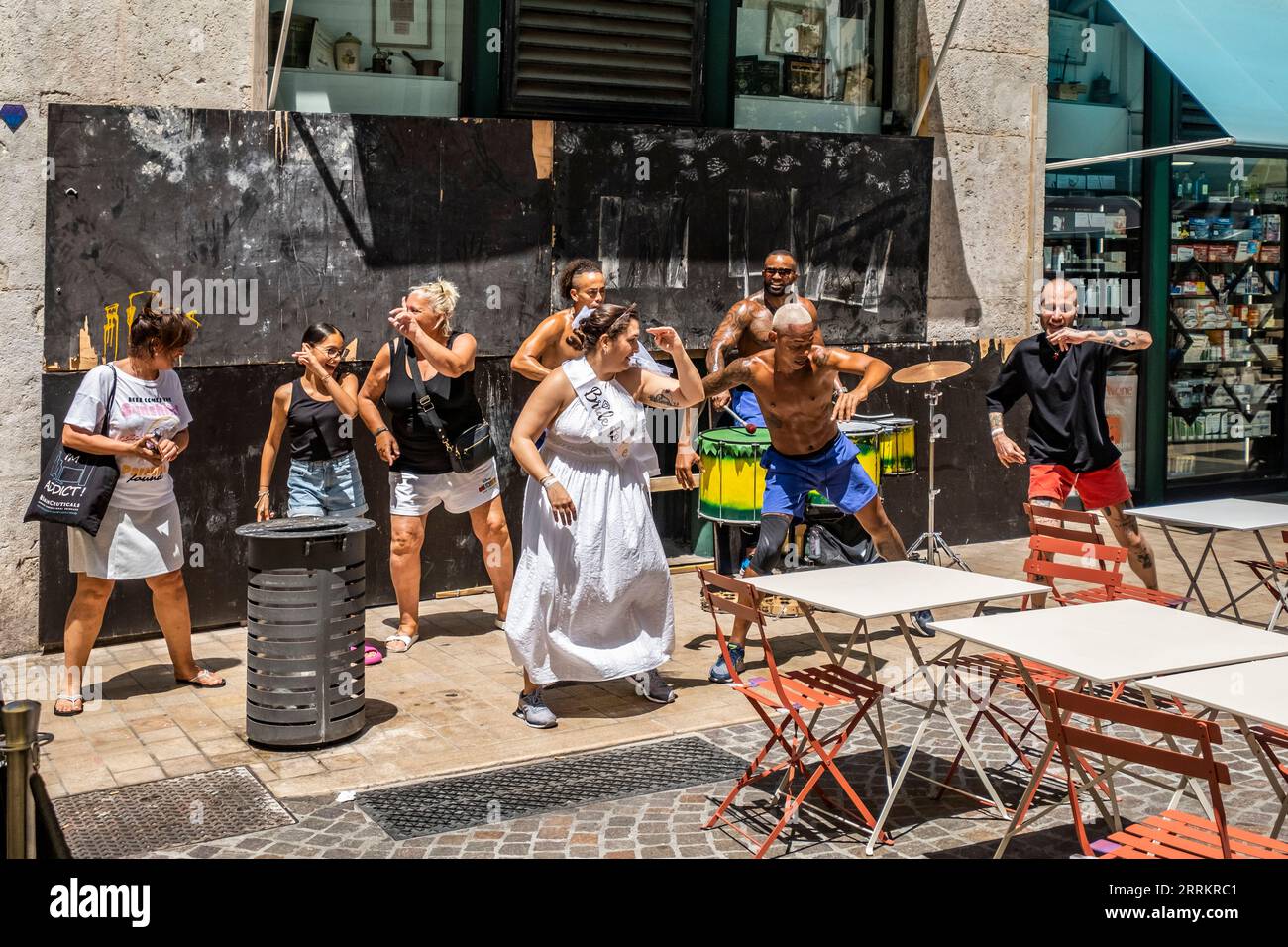 People dancing in the streets of Marseille, Provence, South of France ...