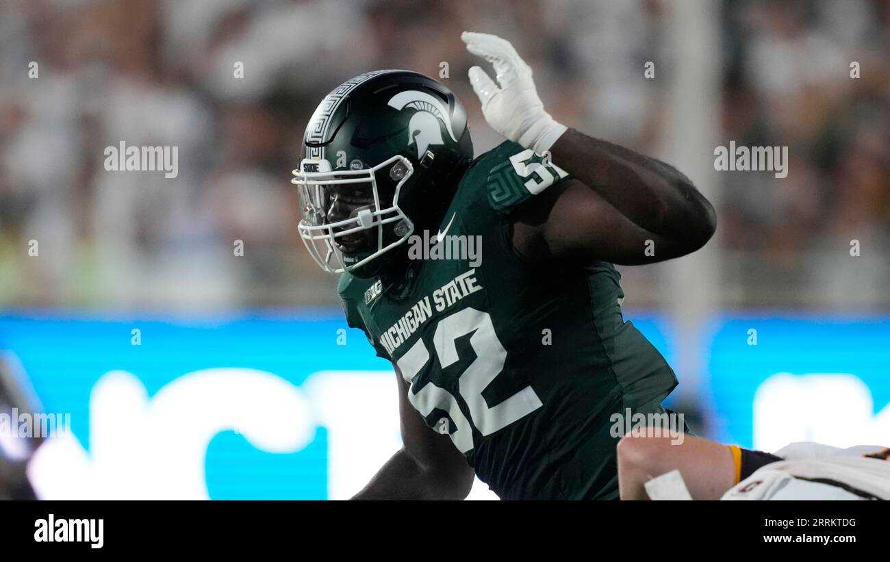 Michigan State defensive lineman Tunmise Adeleye plays during the first ...