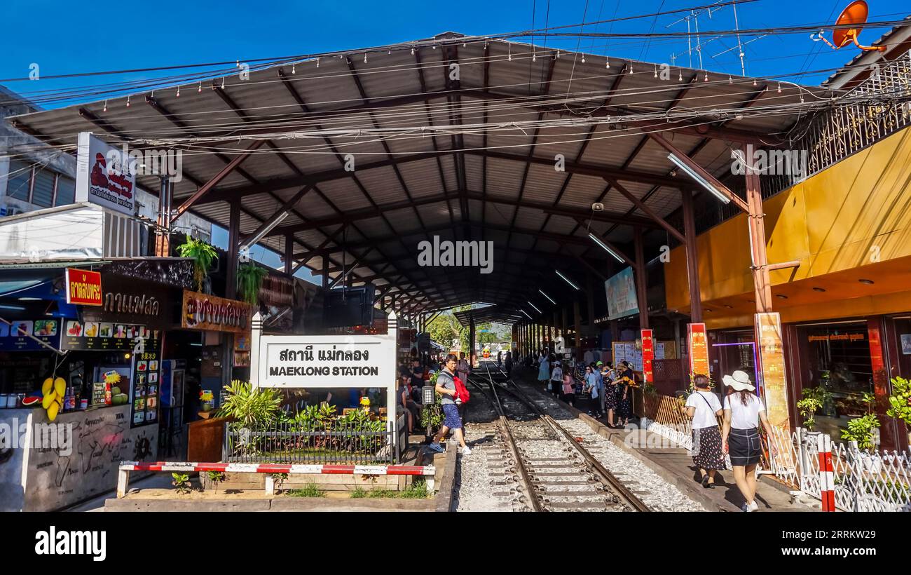 Maeklong station hi-res stock photography and images - Alamy