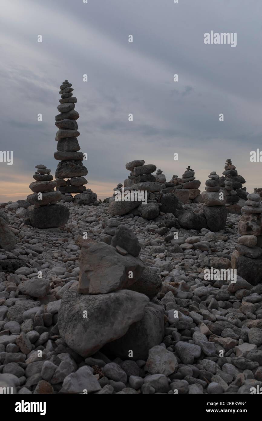 Balancing stone hi-res stock photography and images - Alamy