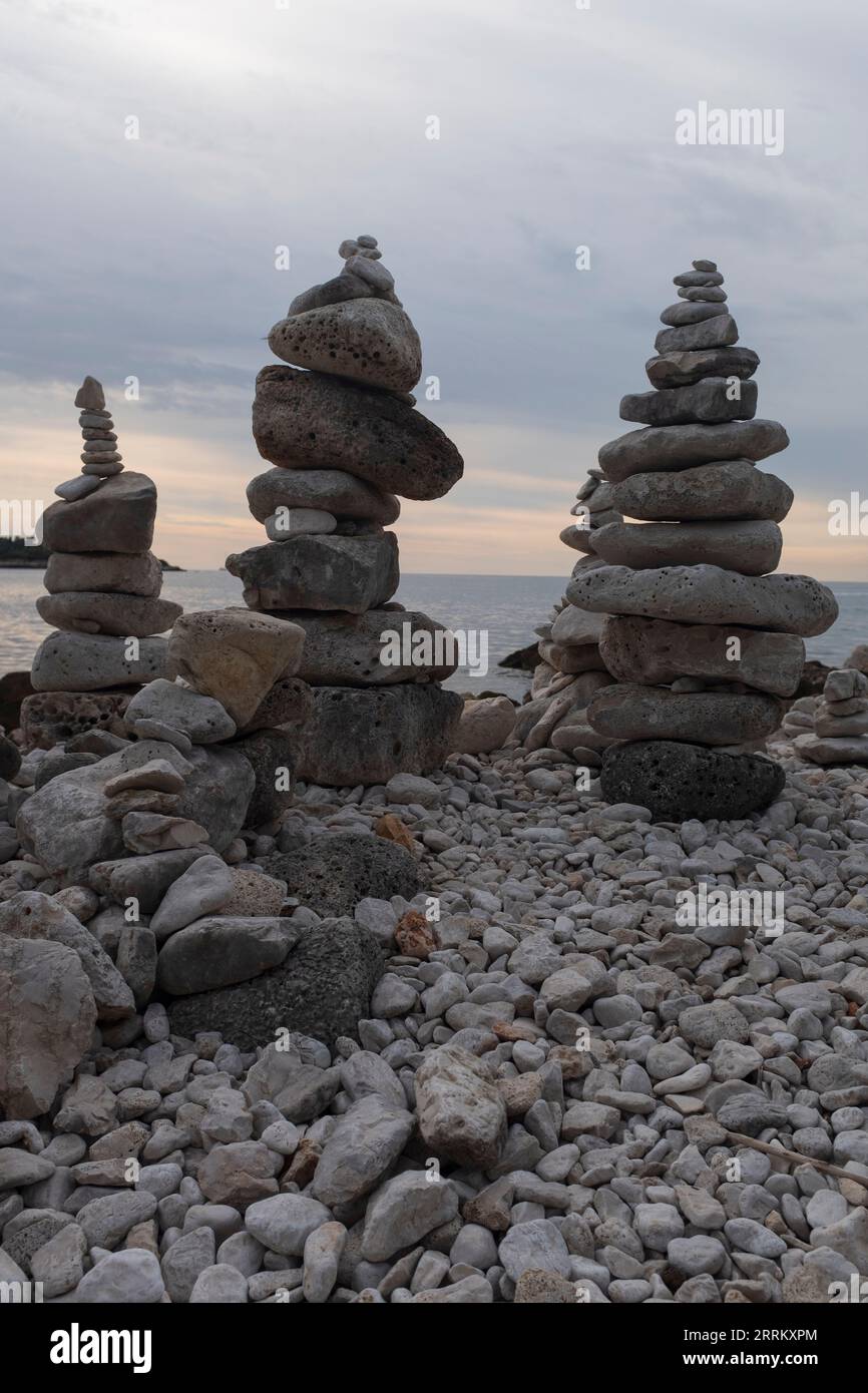 A beach with rock balancing stacks Stock Photo - Alamy