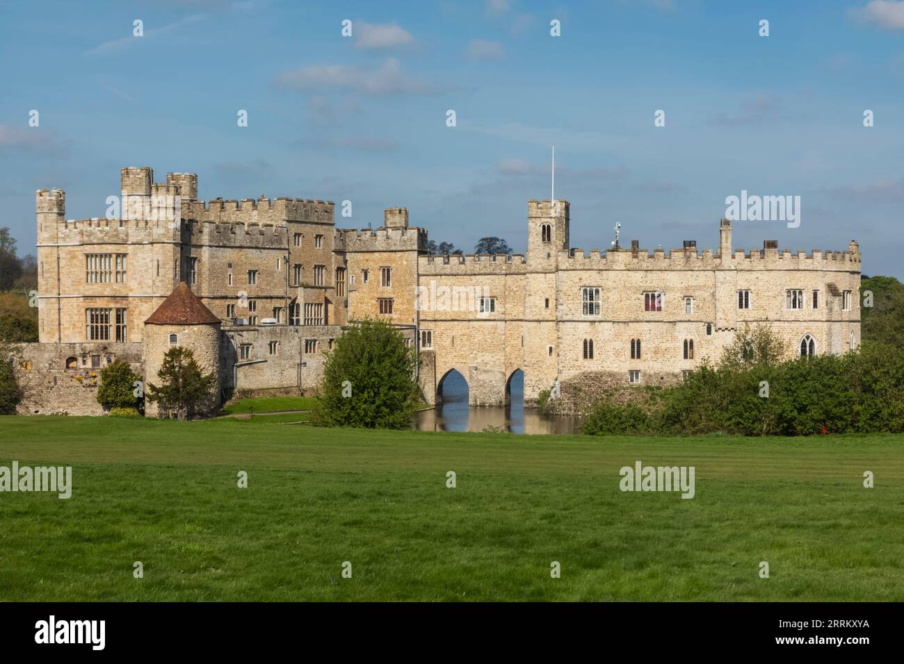 Leeds castle and golf course hi-res stock photography and images - Alamy