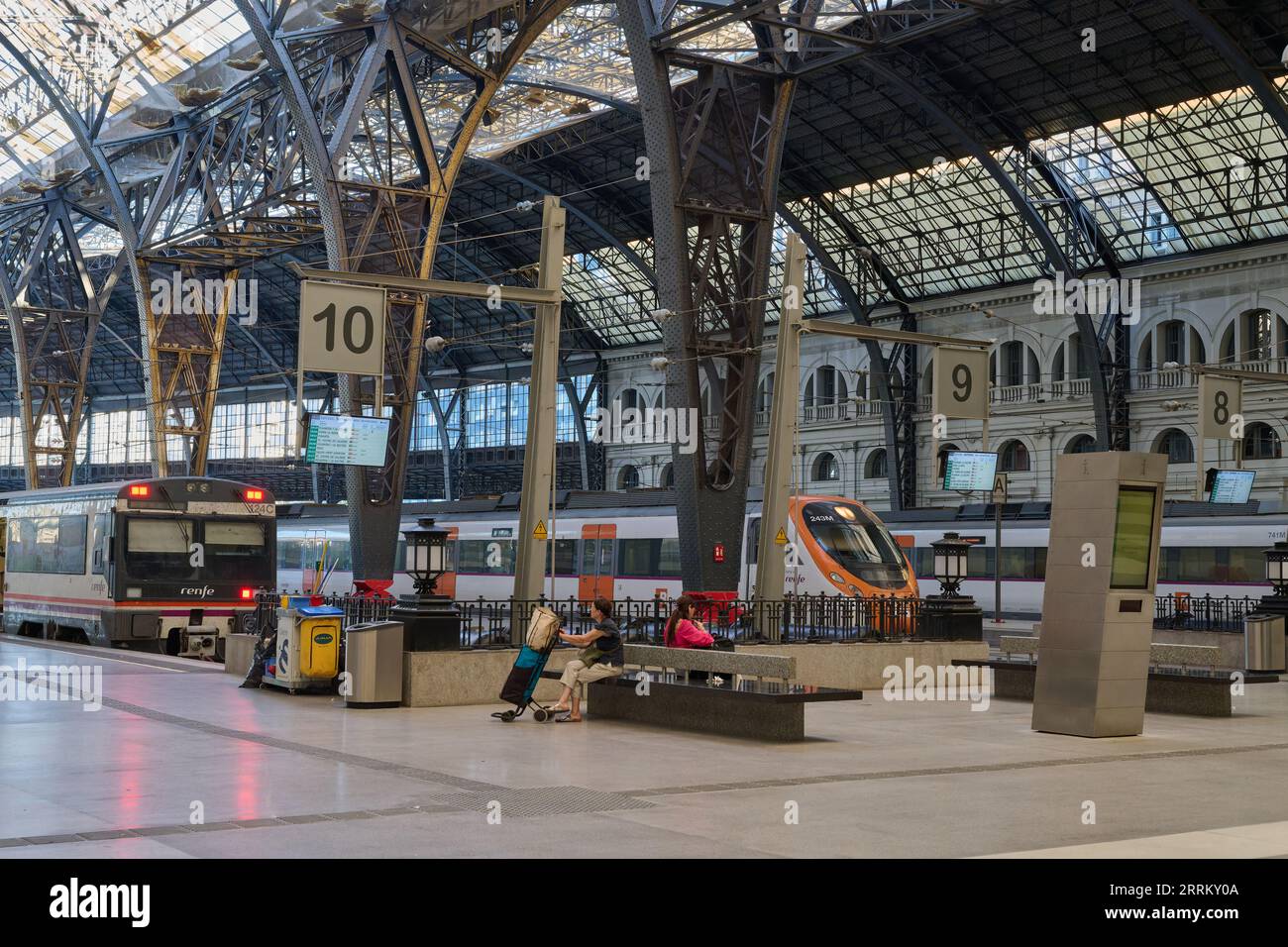 Barcelona france station hi-res stock photography and images - Alamy