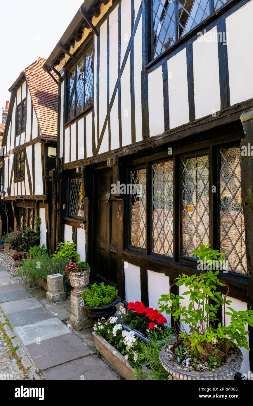 Church square rye houses hi-res stock photography and images - Alamy
