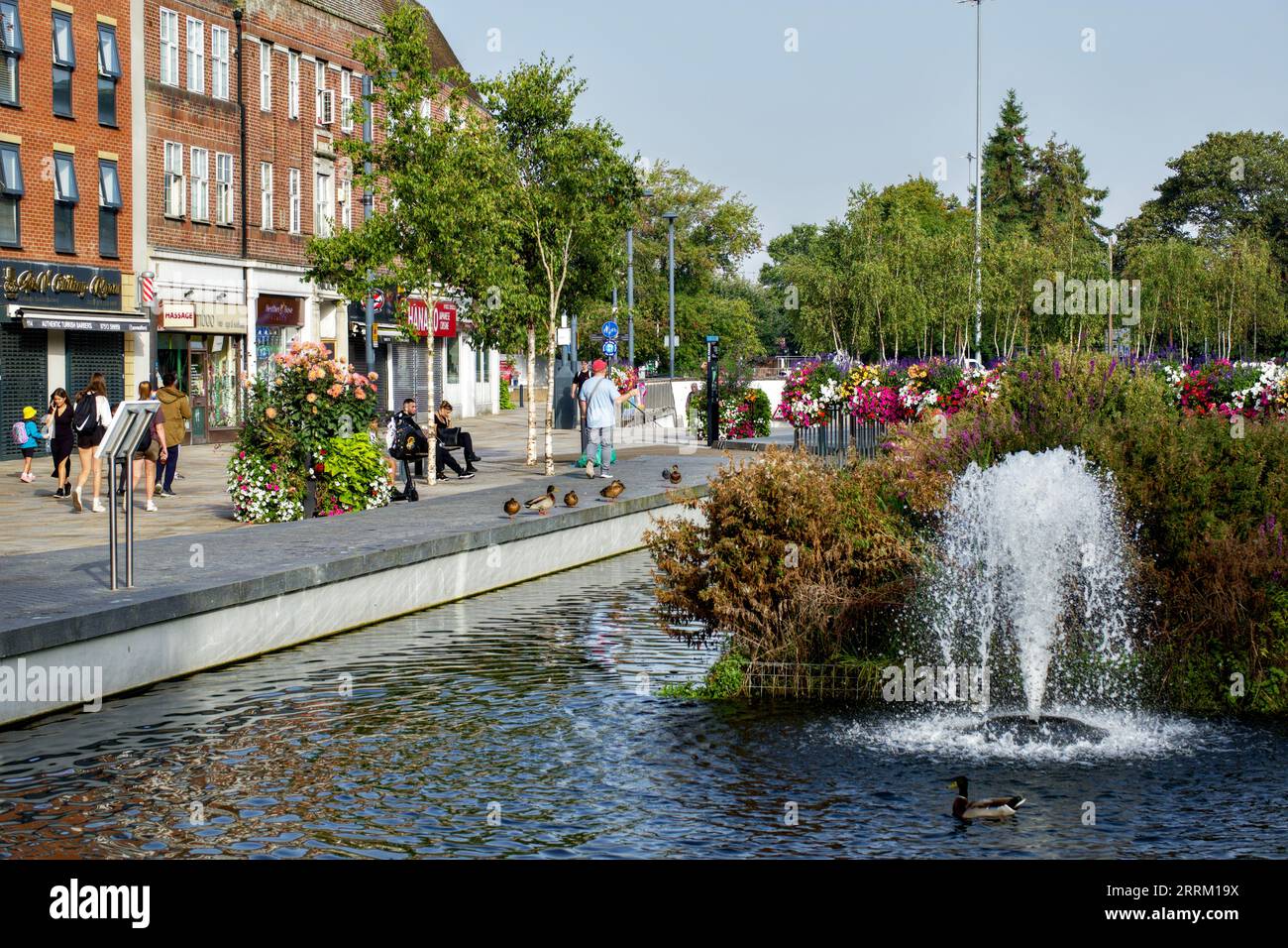 Water fountain town centre uk hi-res stock photography and images - Alamy