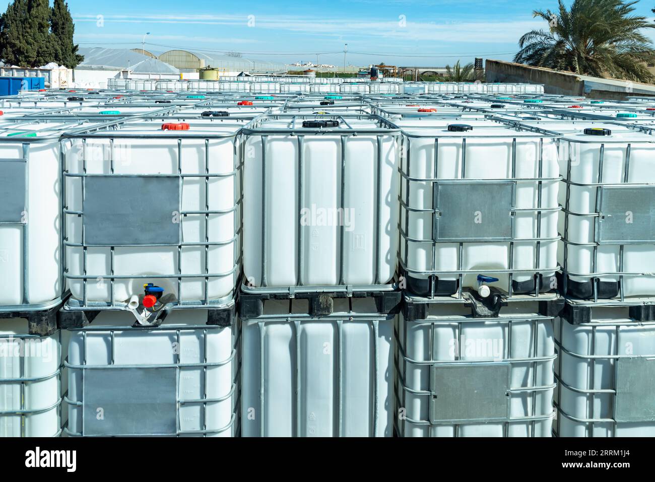 Containers authorized to transport dangerous liquids, called GRG/IBC ...