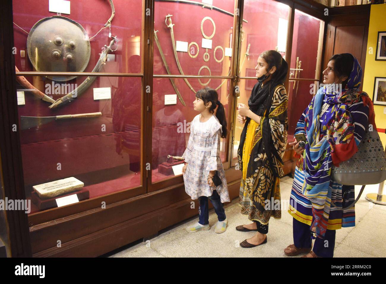 220927 -- LAHORE PAKISTAN, Sept. 27, 2022 -- People visit a museum on ...