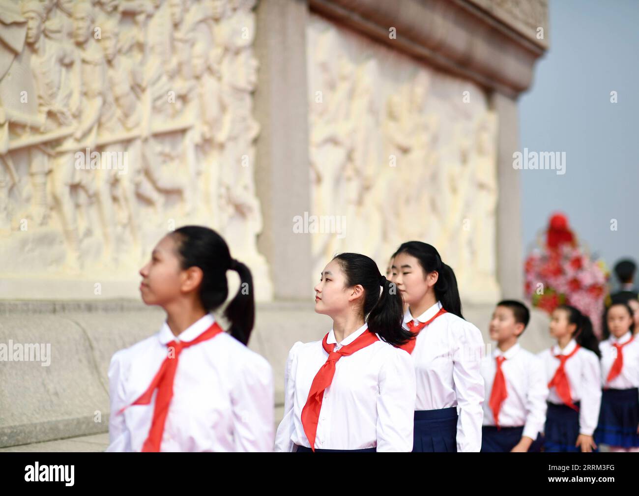220930 -- BEIJING, Sept. 30, 2022 -- A ceremony offering floral tribute ...