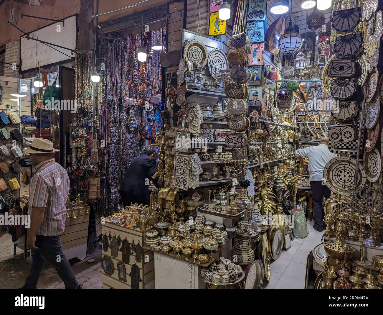 Moroccan bazaar souvenirs hi-res stock photography and images - Alamy