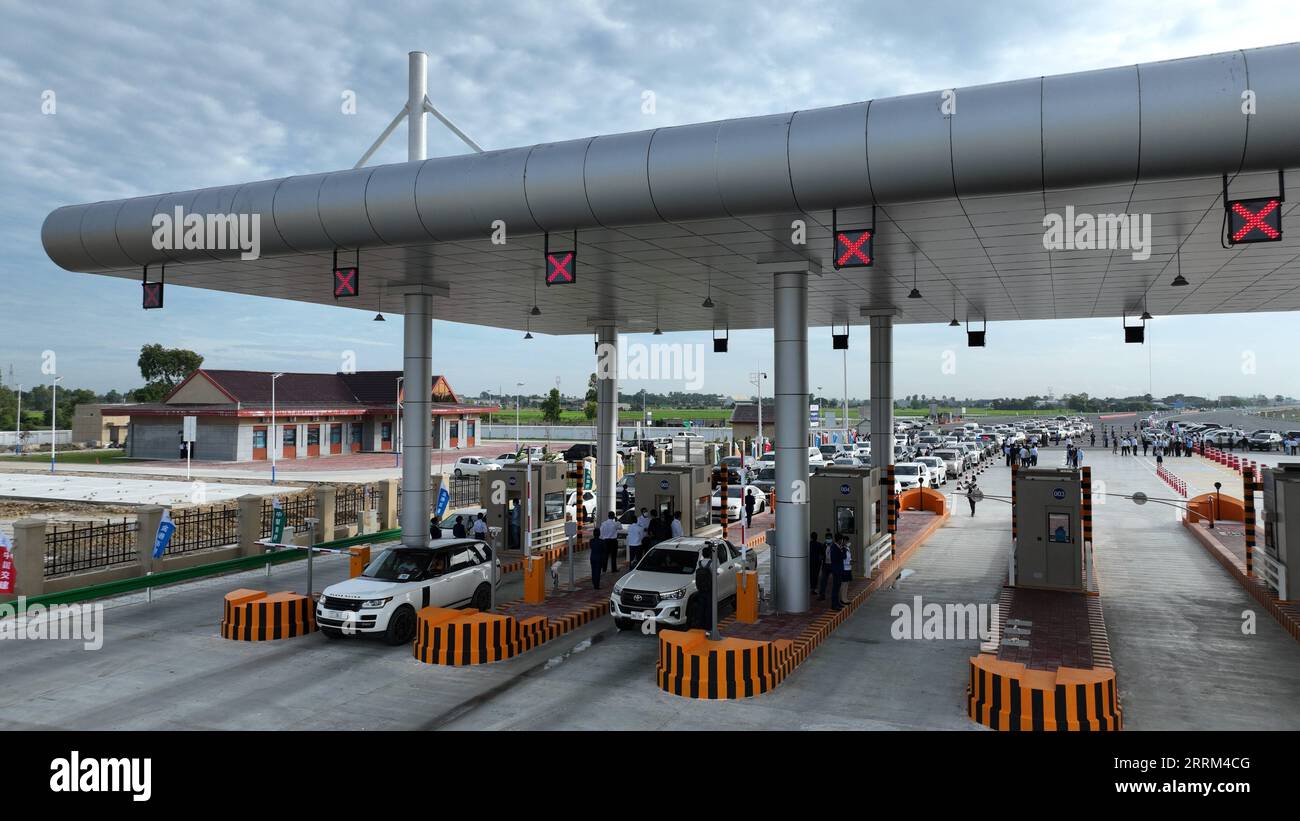 221001 -- PHNOM PENH, Oct. 1, 2022 -- Photo taken on Oct. 1, 2022 shows a toll station on the ...