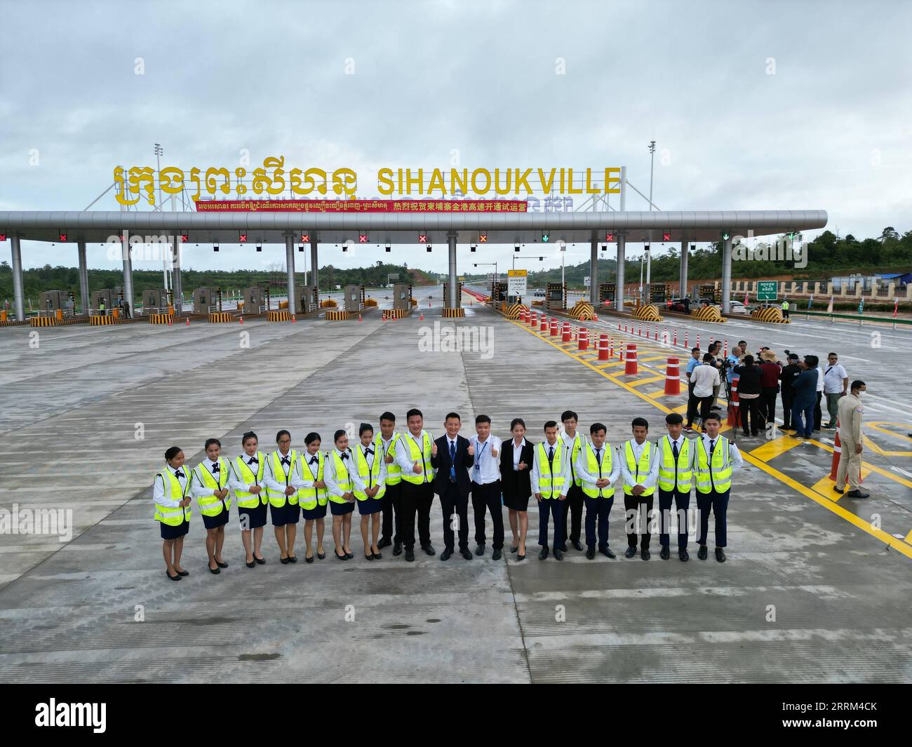 221001 -- PHNOM PENH, Oct. 1, 2022 -- Staff members of the Phnom Penh-Sihanoukville Expressway ...