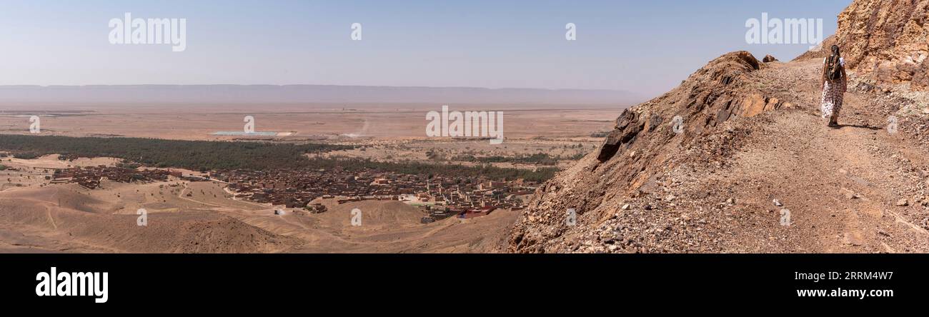 Magnificent panoramic view from Mount Zagora into the Draa valley ...