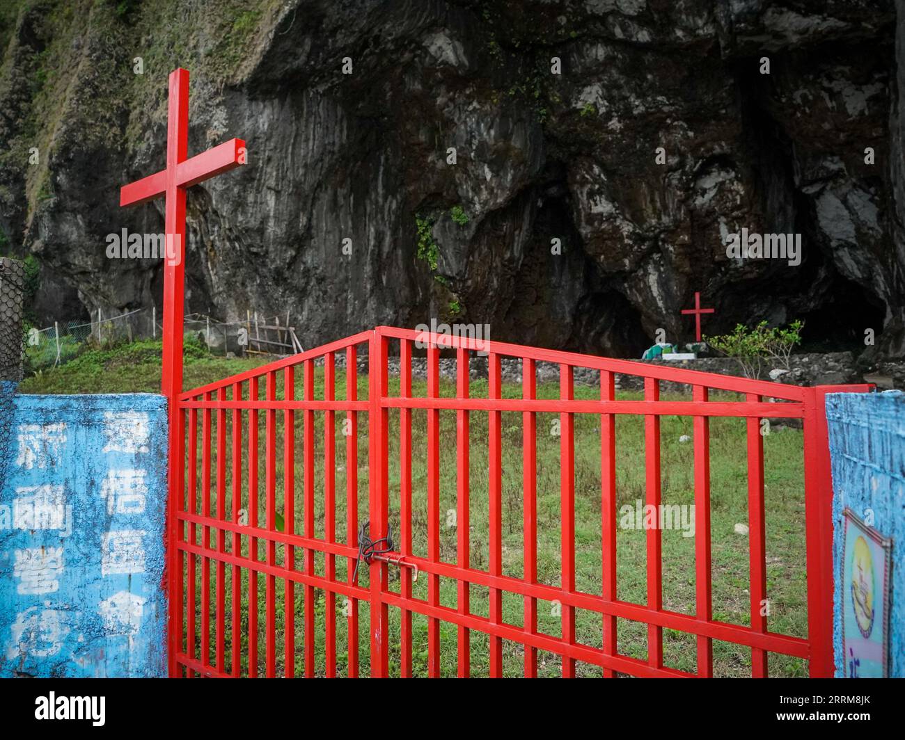 Praying ground hi-res stock photography and images - Alamy