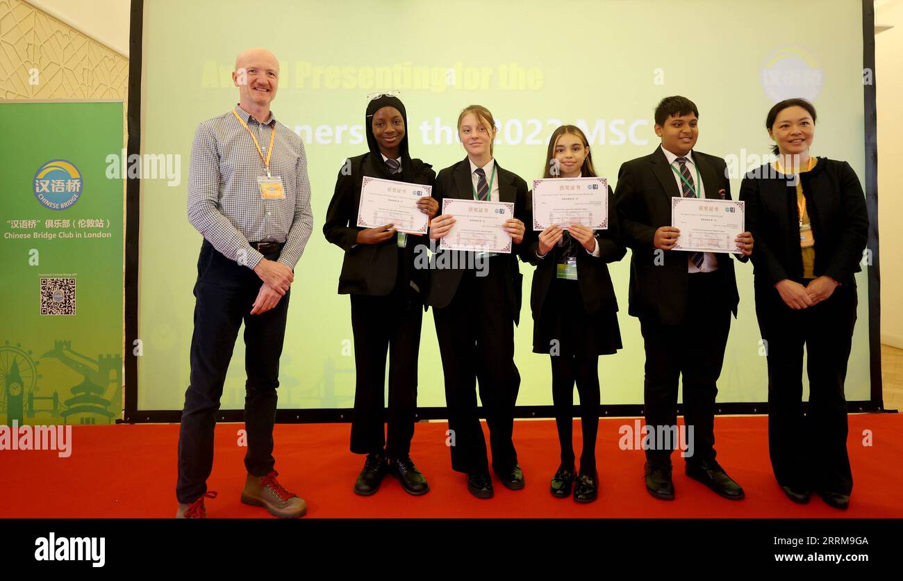 221008 -- LONDON, Oct. 8, 2022 -- Students of Kingsford Community School pose for a group photo ...