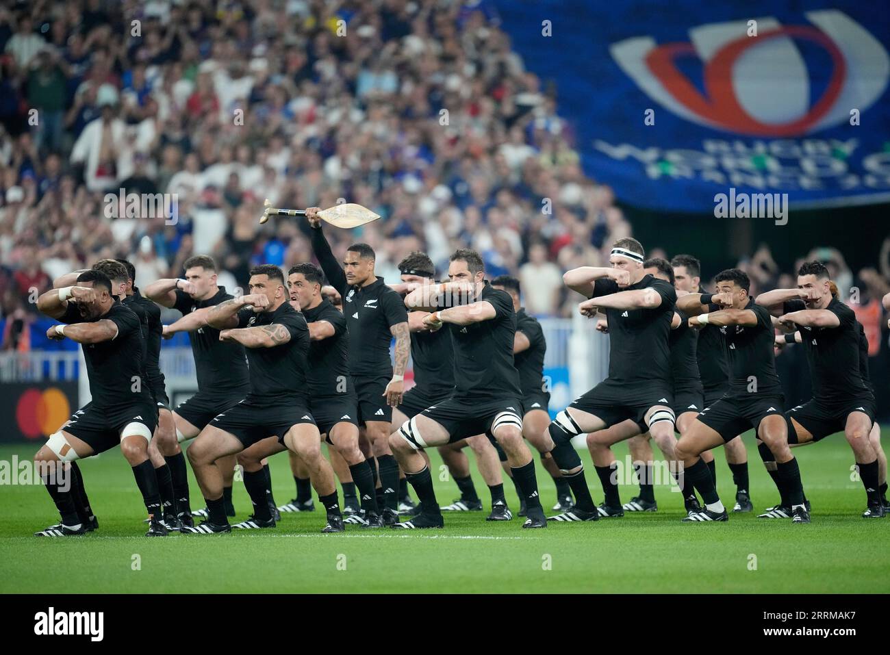 New Zealand's Aaron Smith, center, leads the Haka before the Rugby ...
