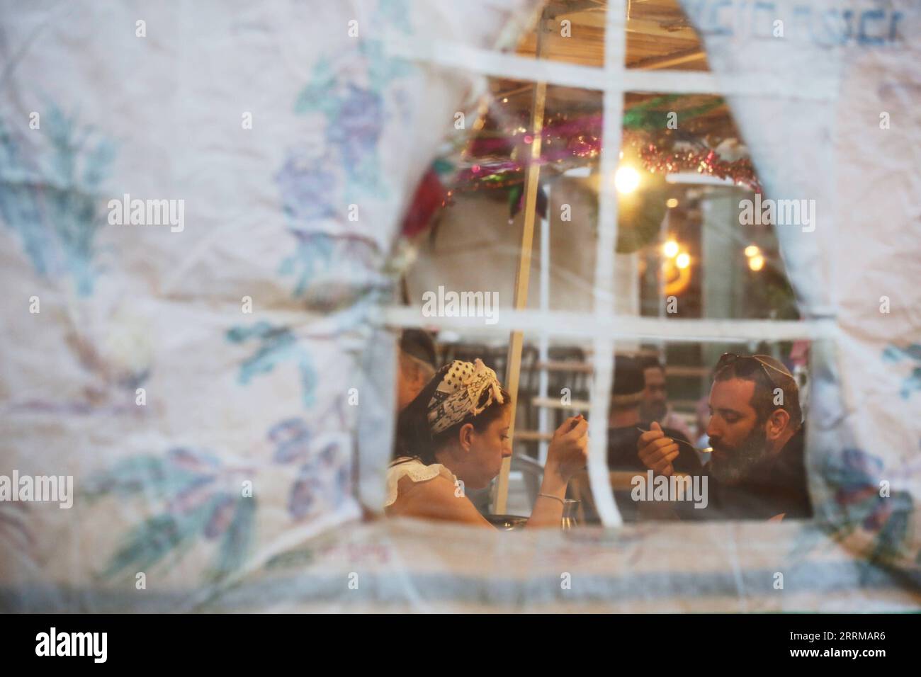 Sukkot booth hi-res stock photography and images - Alamy