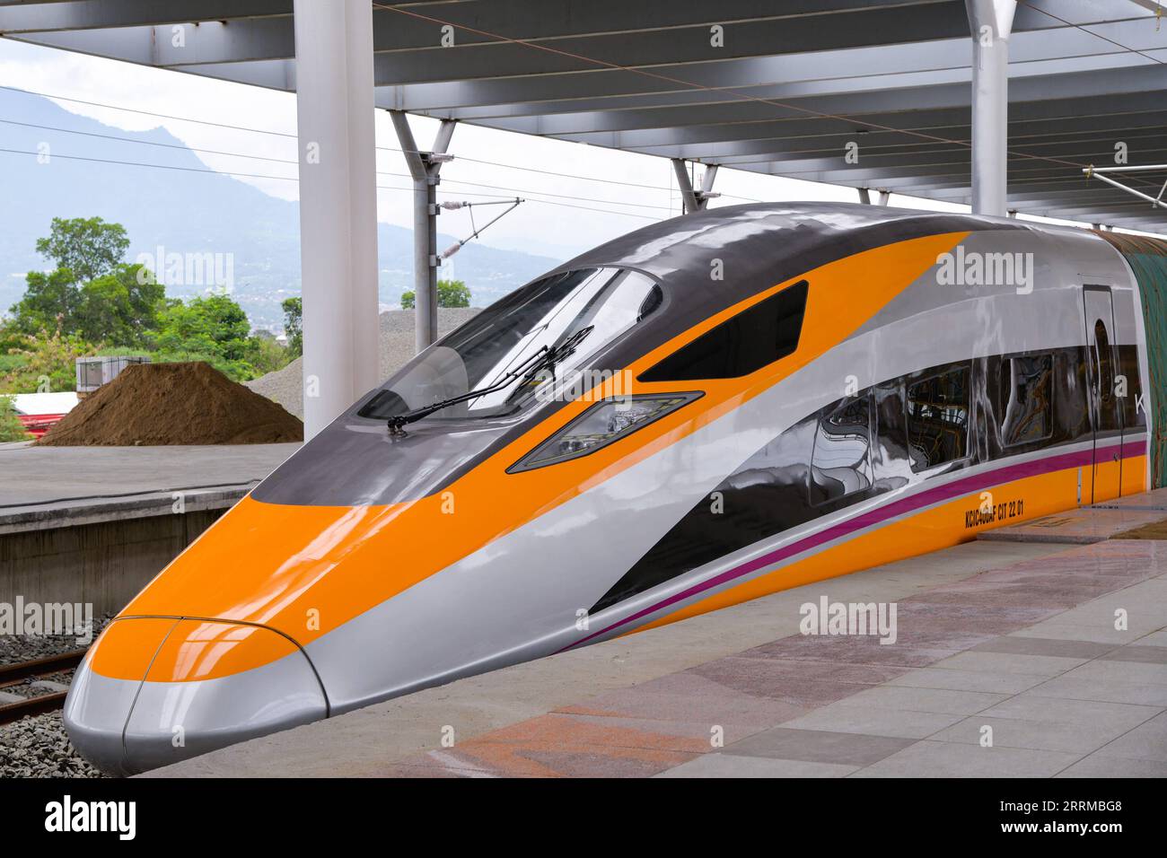 221014 -- JAKARTA, Oct. 14, 2022 -- A comprehensive inspection train of ...
