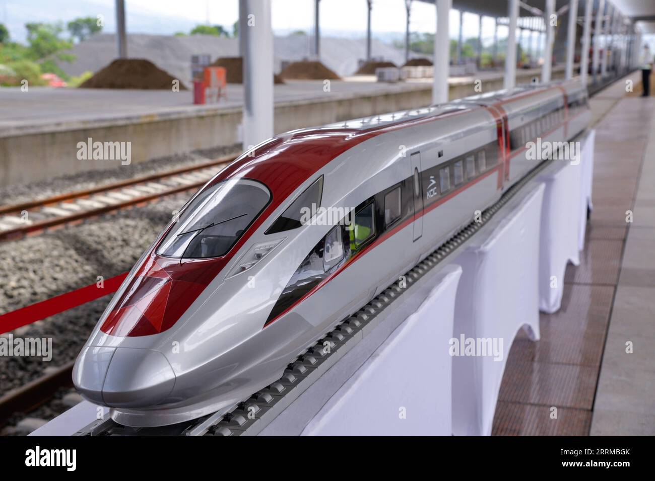 221014 -- JAKARTA, Oct. 14, 2022 -- A model of a high-speed train of ...